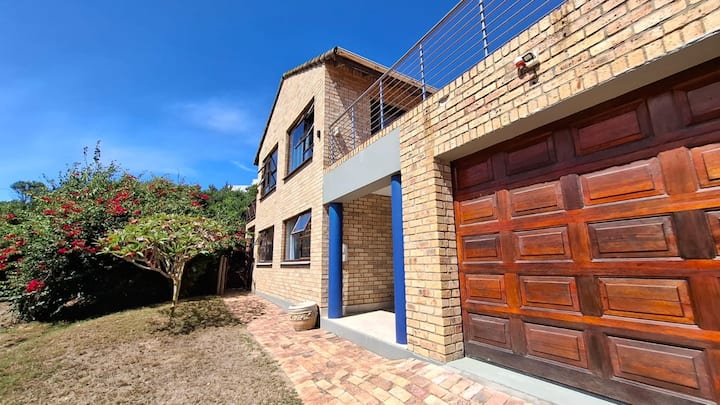 Coastal Comfort: 4br Home 150m From Kelly’s Beach - Port Alfred