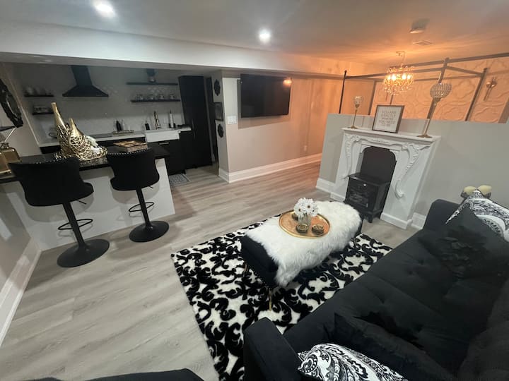 Chic & Rustic Falls Guest Suites - Niagara Falls