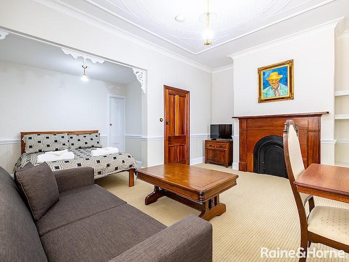 Unit 3, Grange Apartments - Metres To The Hospital - Bathurst