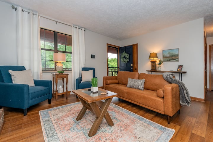 Smoky Mountain Hideaway | Spacious Yard & Firepit - Maryville, TN