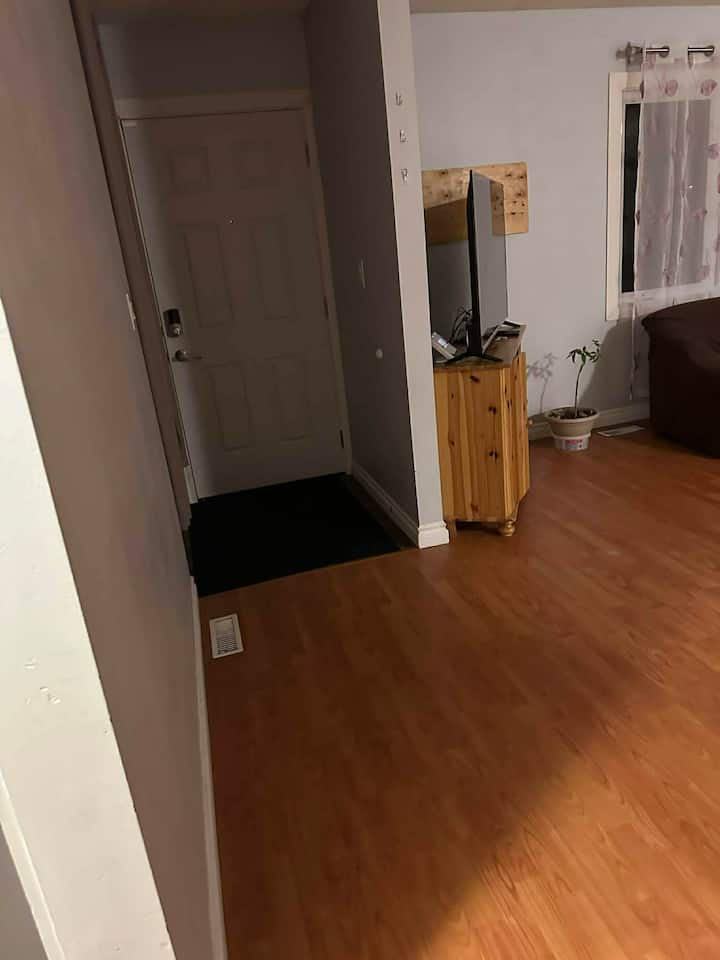 Sleep 10, The Home Away From Home, Main Floor Only - Edmonton