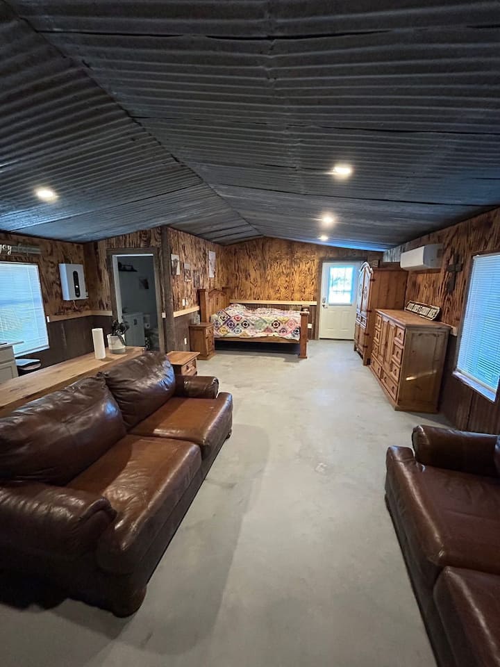 Horse Motel & Guest House - Stephenville, TX