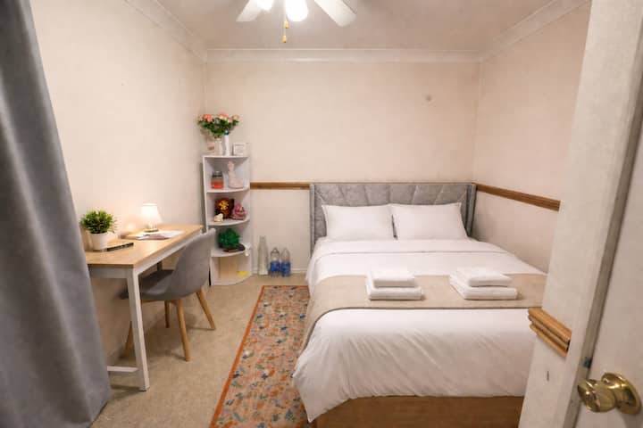 Double Bed | 2 Min Bus Stop | 12 Min Walk To Nhs - Basingstoke