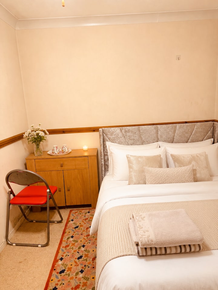 Double Bed | 2 Min Bus Stop | 12 Min Walk To Nhs - Basingstoke