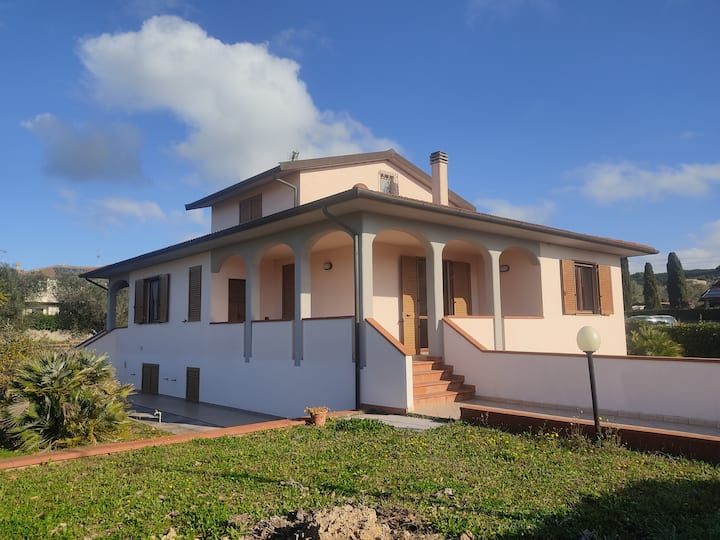 Primo Piano In Villa Indipendente Con Giardino. - San Vincenzo