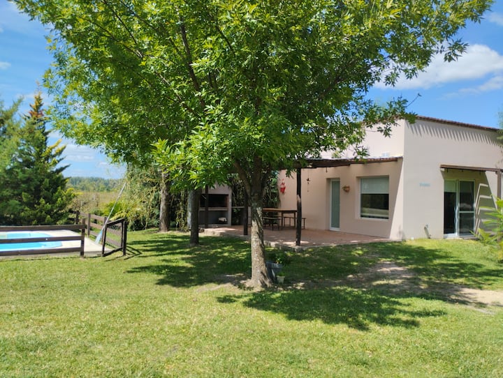 "Casa De Los Horneros"
 (Sumergida En El
 Campo.) - Concepción del Uruguay