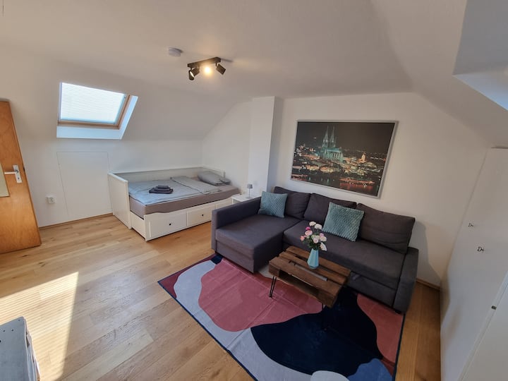 Gemütliche Dachgeschosswohnung In Ossendorf - Cologne