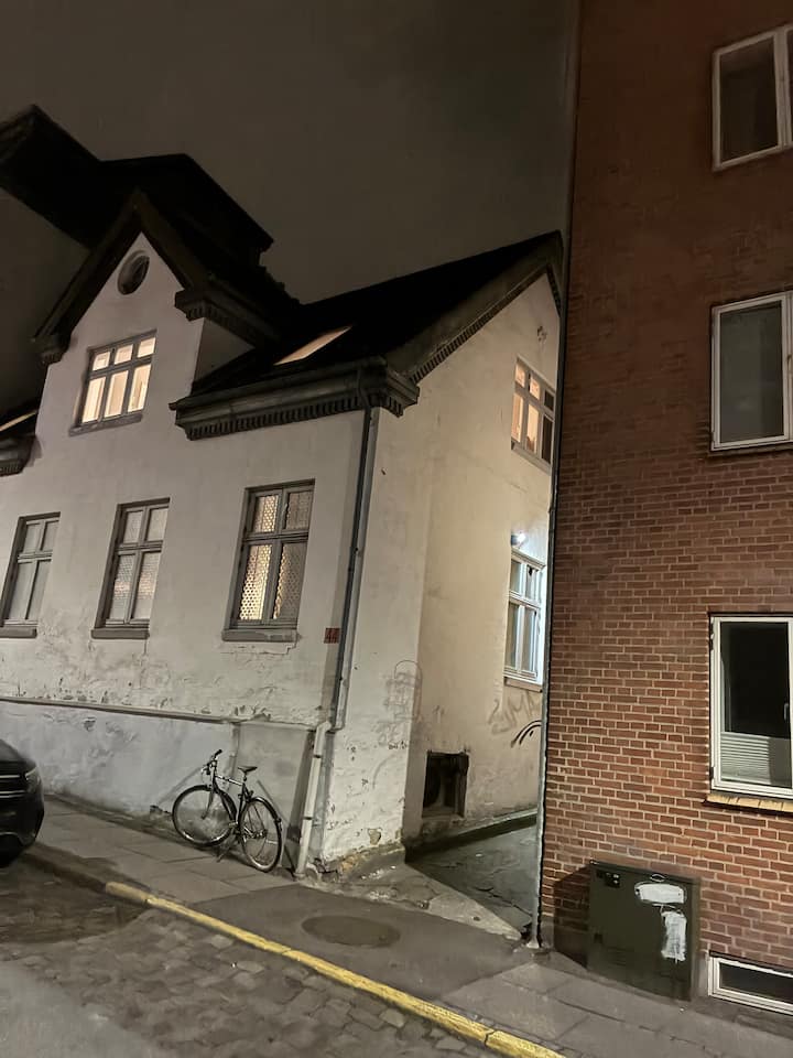 Hyggelig Og Centraltbeliggende Bolig 
Plads Til 6 - Aarhus