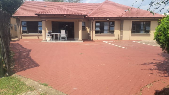 Ntale Bed And Breakfast We Meet Your Standards - Benoni