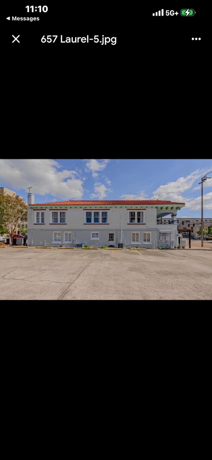 Old-school Charm On Laurel | 2 Bed 2 Bath - Baton Rouge