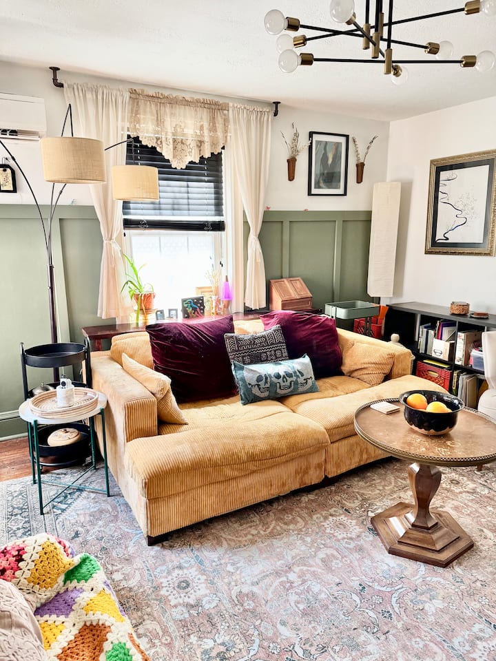 Dino House! Large Shadyside Townhome On Bus Line - Pittsburgh, PA