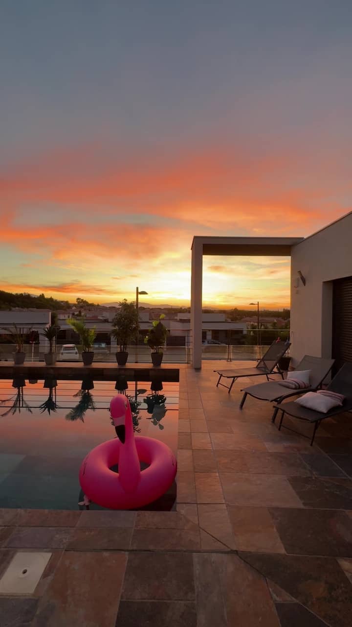 Location Villa 10 Personnes
Proche De La Mer - Torreilles