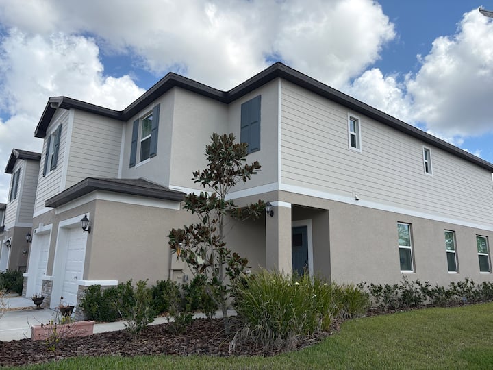 Quaint Space In Land O Lakes, Florida. Gated - Land O' Lakes, FL