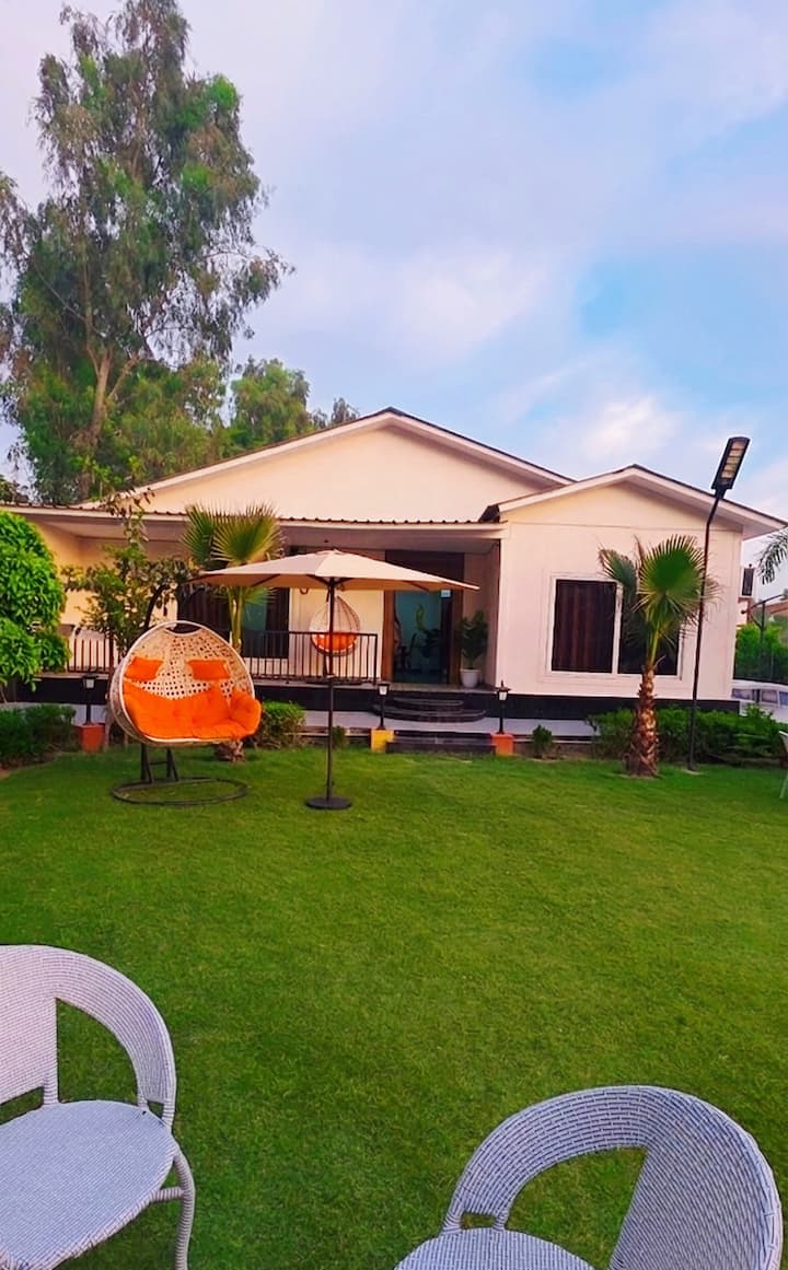 Aurum Luxe Farms & Luxurious Private Farmhouse - Noida