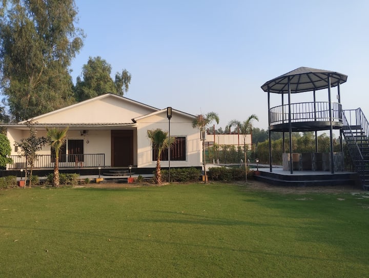 Aurum Luxe Farms & Luxurious Private Farmhouse - Noida