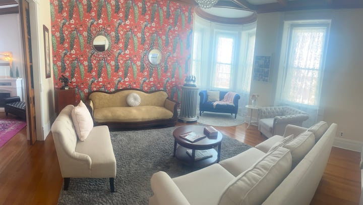 Maid's Quarters - Private 3-room Suite
2 Guests - Prescott