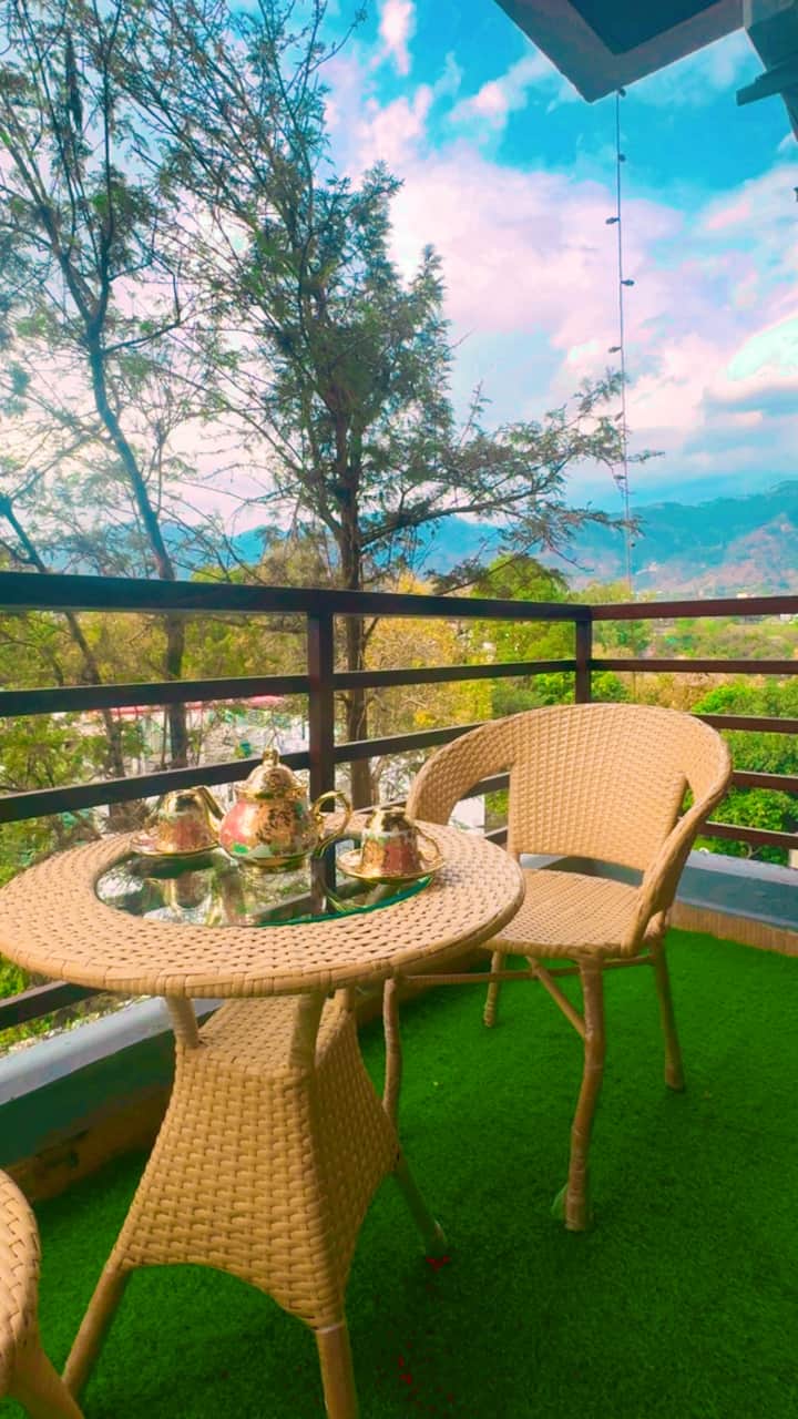Pine & Peak | Luxury 2bhk Mussoorie Hill Views - Dehradun