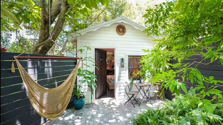 Convenient Tiny Home Retreat – Pet Friendly - Tampa, FL