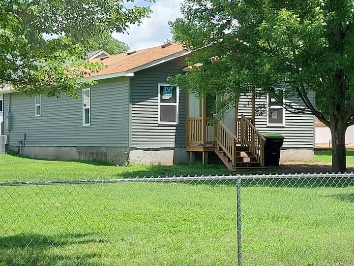 Sage & Cedar
Cozy 3 Bedroom 2 Bath With Charm - Joplin, MO