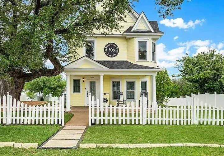 The Main Street House, In The Heart Of Marble Fall - Marble Falls, TX