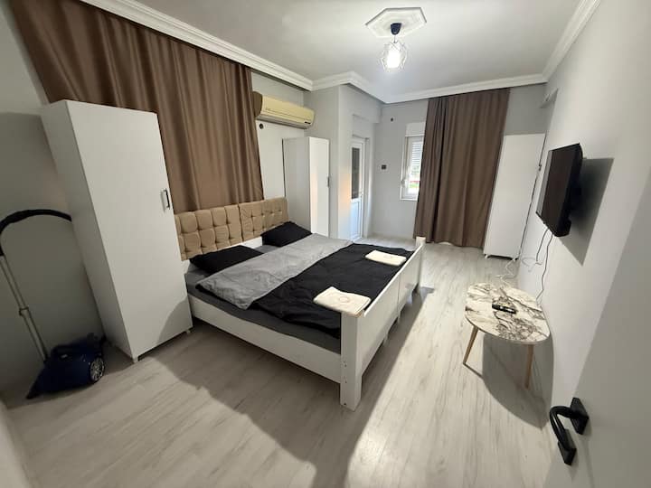 (4)-konyaaltı Plajına 500 Metre ,Yürüyerek 5 Dk - Antalya