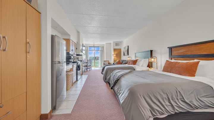 Fairway Hideaway - Golf Villa | Hottub | Waterpark - Wisconsin Dells, WI