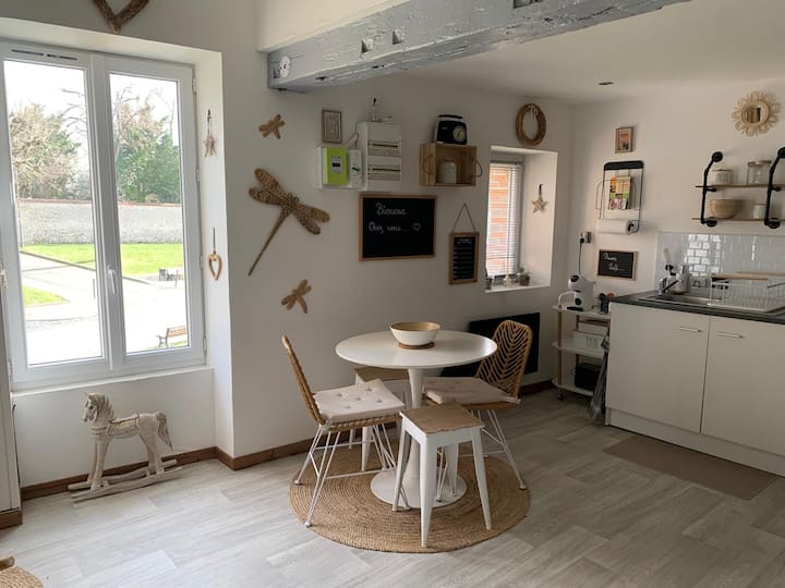 ÉLégant Appartement Rénové Avec Poutres Apparentes - Angerville