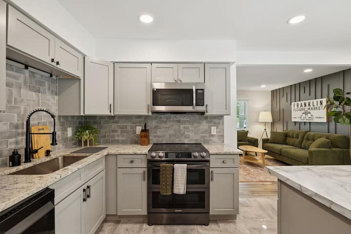 Renovated Ranch Retreat Downtown Franklin - Franklin, TN