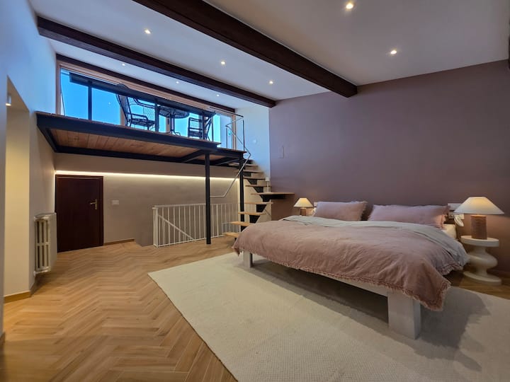 Monika: Penthouse In The Heart Of Town - Gardone Riviera