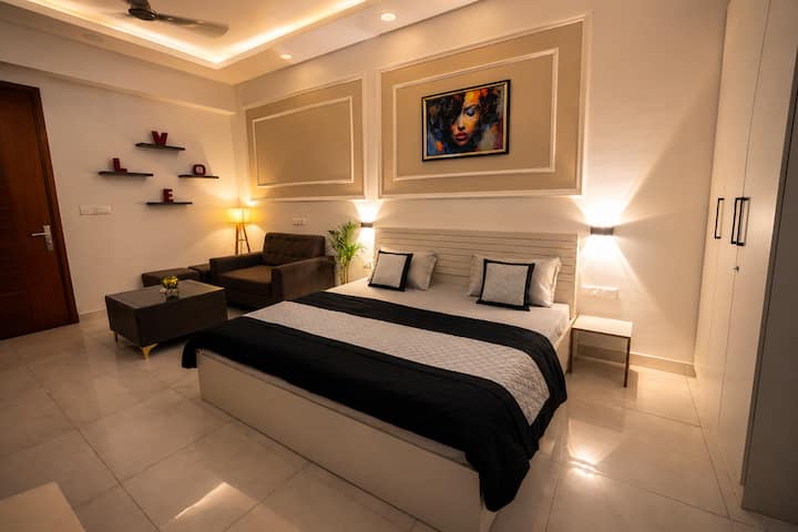 Velvet Wines Studio - Silver Serenity - Noida