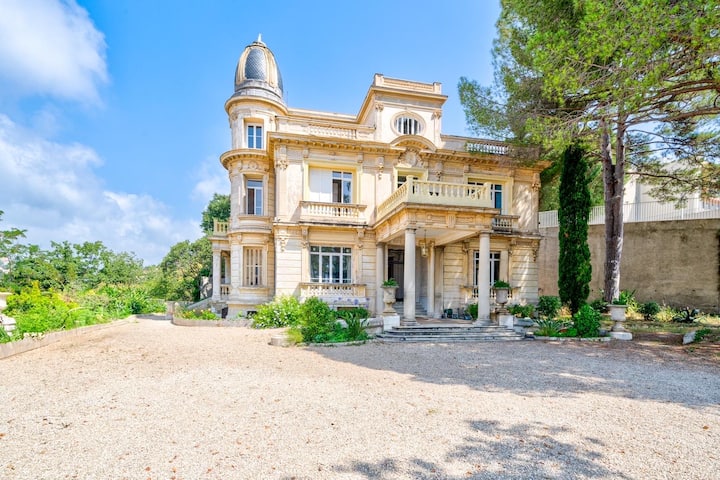 Apartment With Sea & Garden Views -Free Parking - Nice