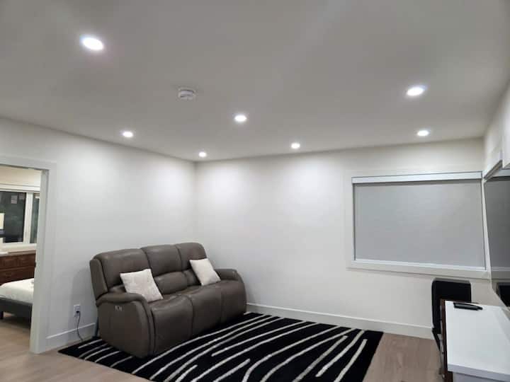 West Van Bed & Breakfast I Private & Scenic - Bowen Island