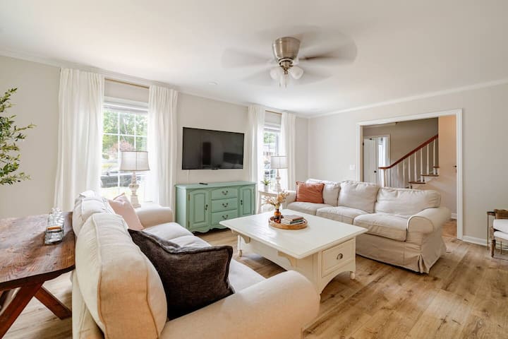 Home 3,000sft 6br-7-11 Beds 3ba Petsok Fenced Yard - Greensboro, NC