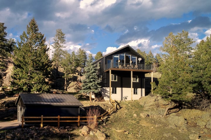 Red Rocks Gather - Hot Tub, Sauna, Cinema & Views - Morrison, CO