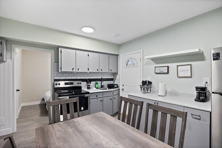 Cozy 2-bedroom Apartment - Windsor