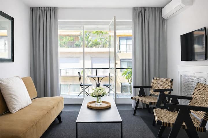 Stylish 2br Apartment • Balcony • Plaza San Martín - Buenos Aires