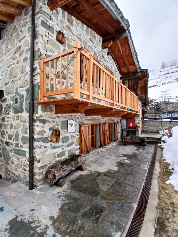 Appartamento In Rascard - Antagnod