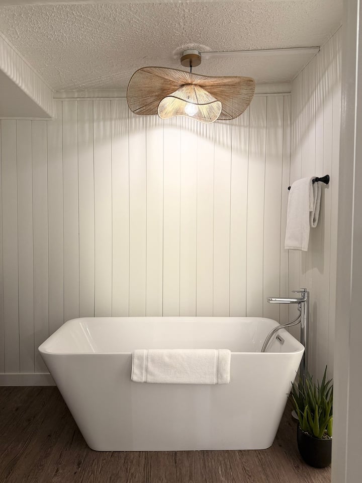 Serenity Suite At Manana Resort & Marina - Chemainus