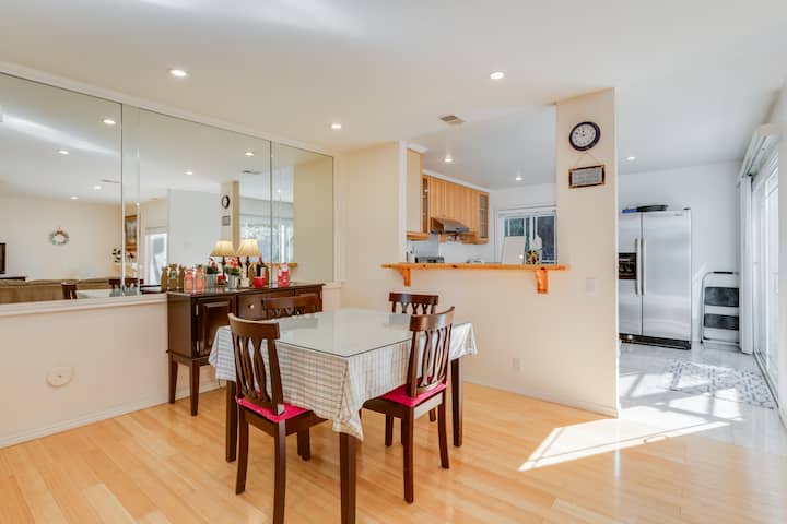 Quiet Gated Community 3br Condo|70” Big Screen Tv - Hacienda Heights, CA