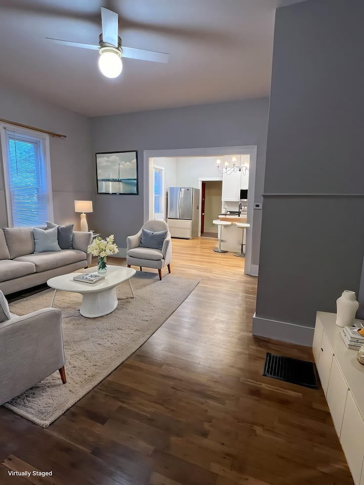 This One! Super Unit! Close To Gvsu/downtown! - Grand Rapids, MI