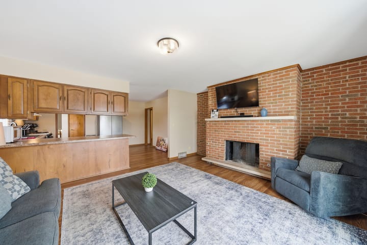 *Extended Stay* Aurora - Johnston Dr (5 Bedrooms) - Oswego, IL