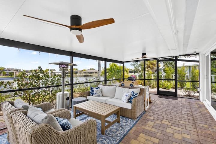 Luxury Canal Estate: Pool Spa Theater, Gulf Access - Punta Gorda, FL