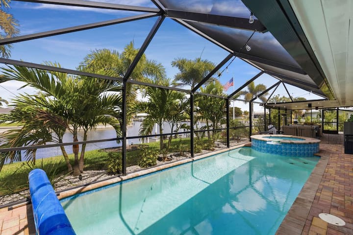 Waterfront Family Oasis | Pool | Boatlift - Punta Gorda, FL