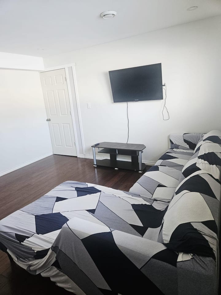 Clean & Comfortable Private Apartment In Sudbury. - Greater Sudbury