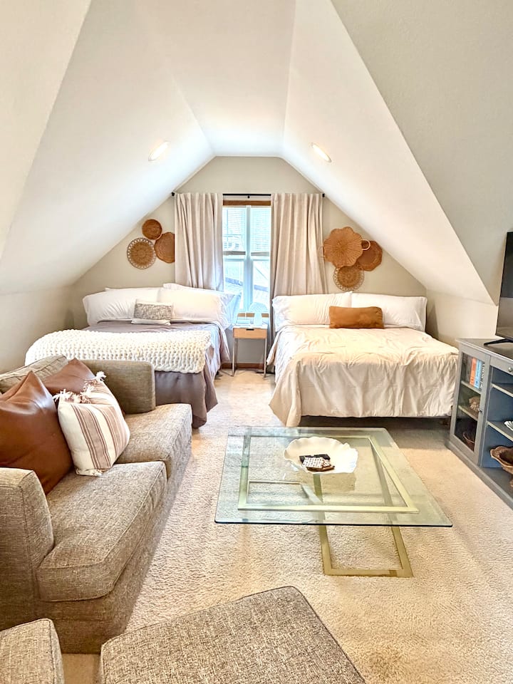 Stylish Guest Loft In The Heart Of Kansas City - Kansas City, MO