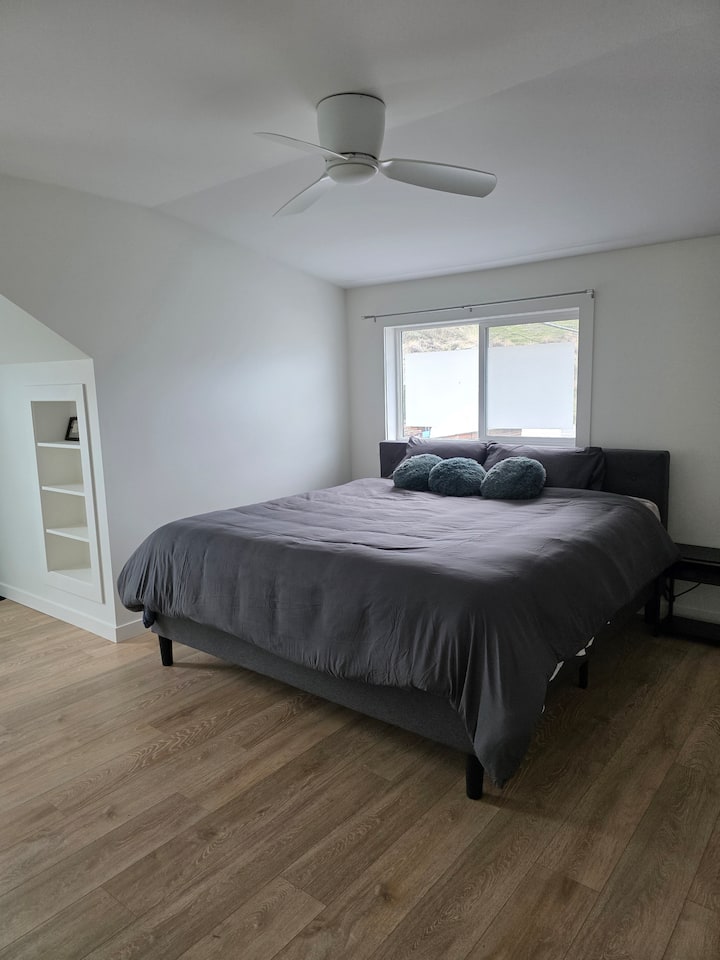 Beach & Downtown. No Cleaning Fee. Max 4 Guests - Kelowna