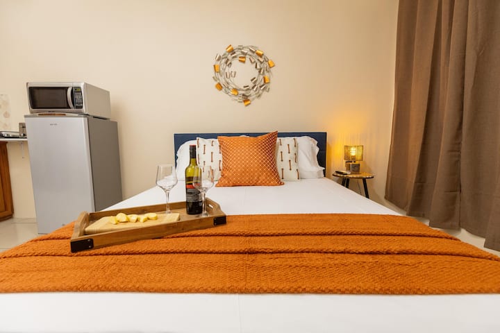 Chic Modern Studio Near Airport | Cozy & Spotless - Trinidad and Tobago
