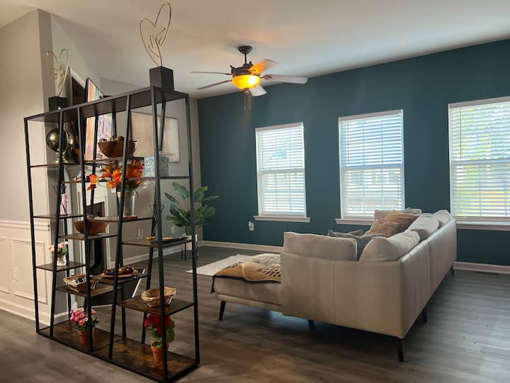 3 Story Home 15 Mins Away From Atlanta - Stone Mountain, GA