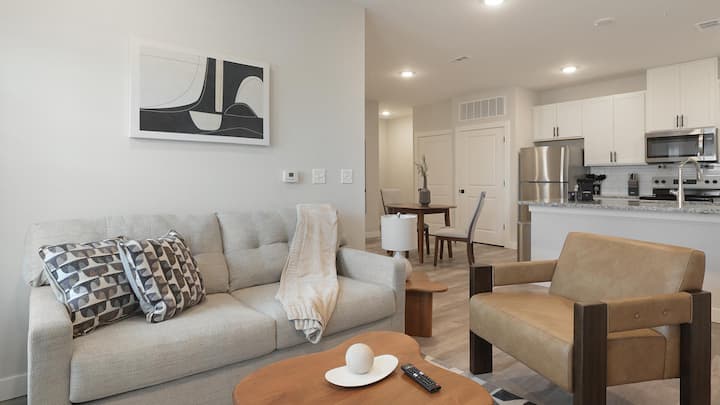 Landing | Chic 1bd, Gym - Port Royal, SC