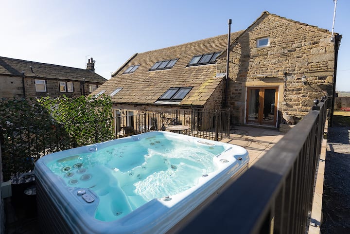 Cosy Farm Cottage With Hot Tub & Countryside Views - Holmfirth